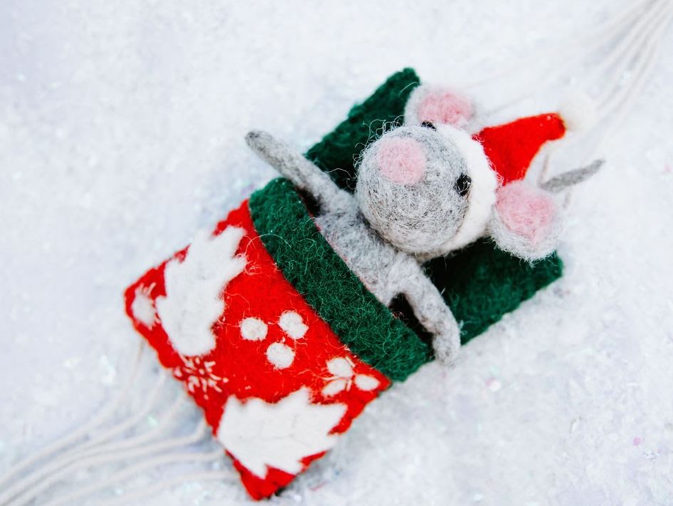 Mouse Hammock Ornament – The Mouse in the Hammock